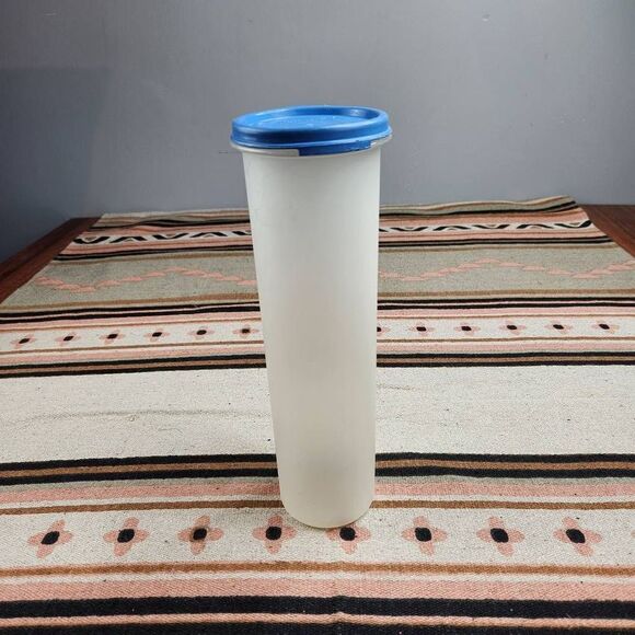 Tupperware | Kitchen | Tupperwarespaghetti Keeper 661blue Lid ...